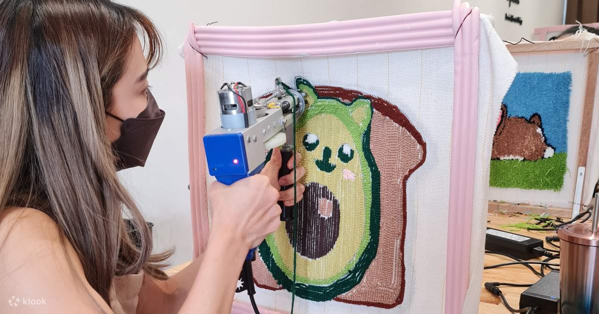 Laboratorio di tufting di tappeti o luci al neon presso Tuft Space a Selangor - Klook Stati Uniti